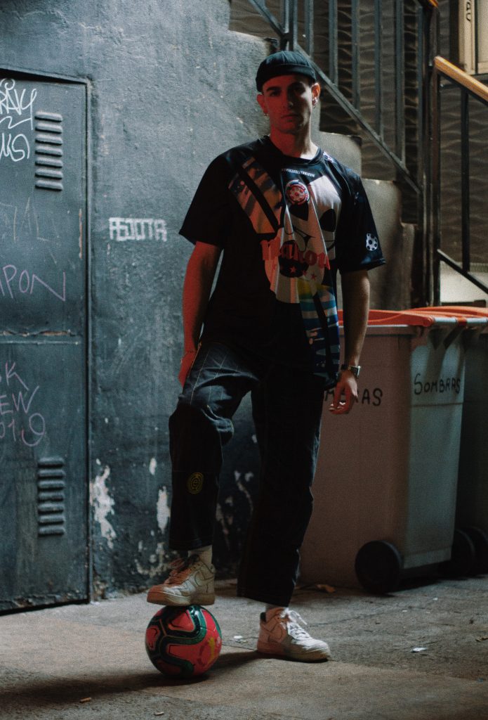 El actor y cantante Luzy presenta su primer EP 'Welcome Down'